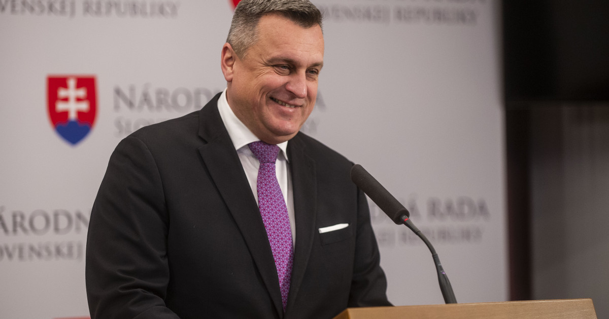 A. Danko to zahral na "chutného"- inú možnosť nemá | Hlavný Denník