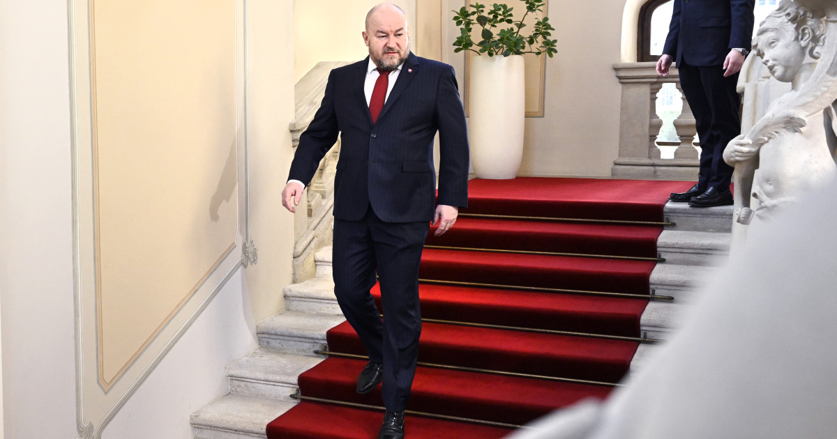 ŠPORT A POLITIKA RUKA V RUKE: Minister Huliak otvára haly, Ovečkin trhá ...