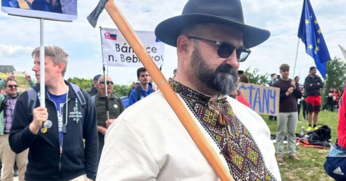 Laťákové obrázky na sociálnej sieti: Návrat k nenávisti vo valaške ...