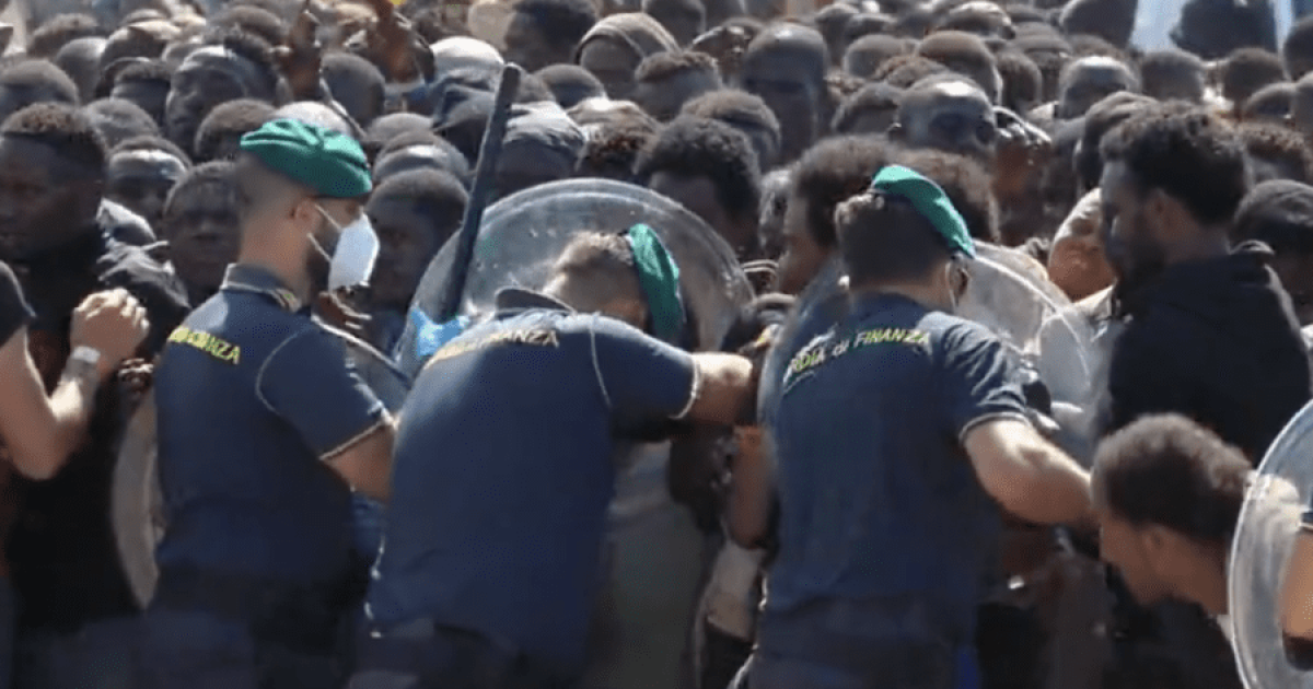 Imigranti terorizujú Francúzsko! | Hlavný Denník