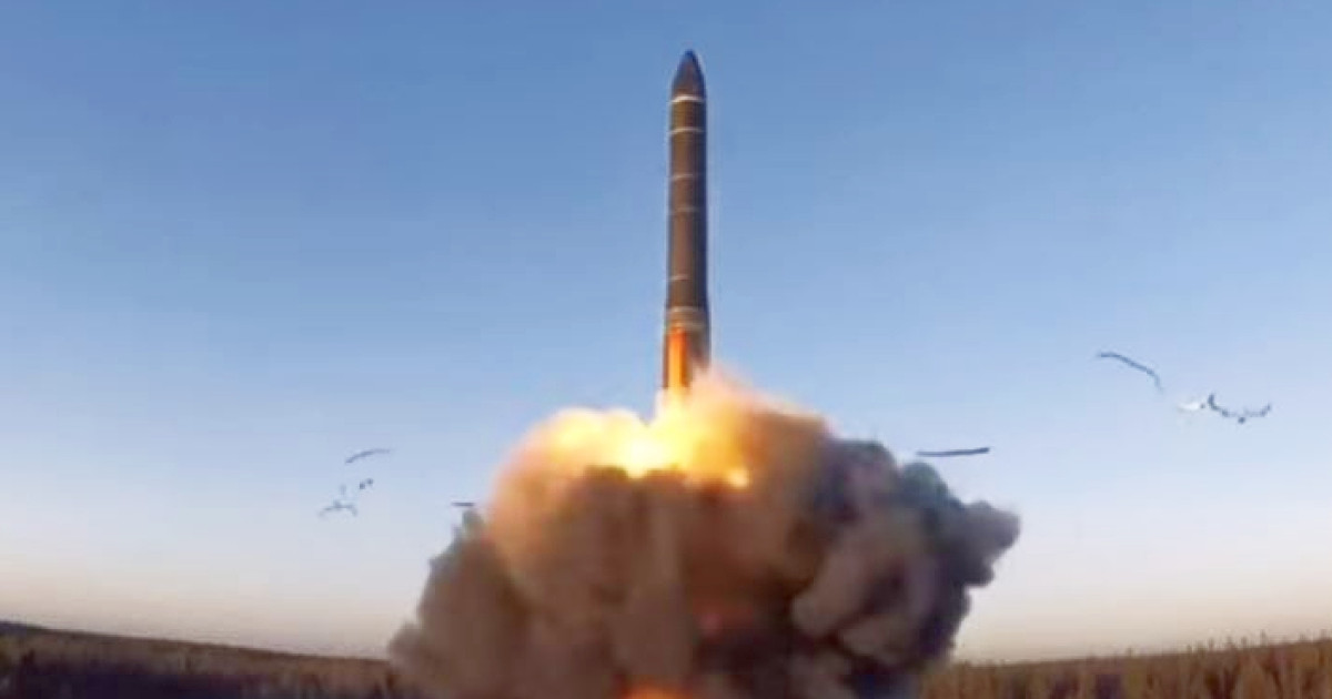 Irán po prvýkrát použil balistické rakety odpaľované z ponoriek ...