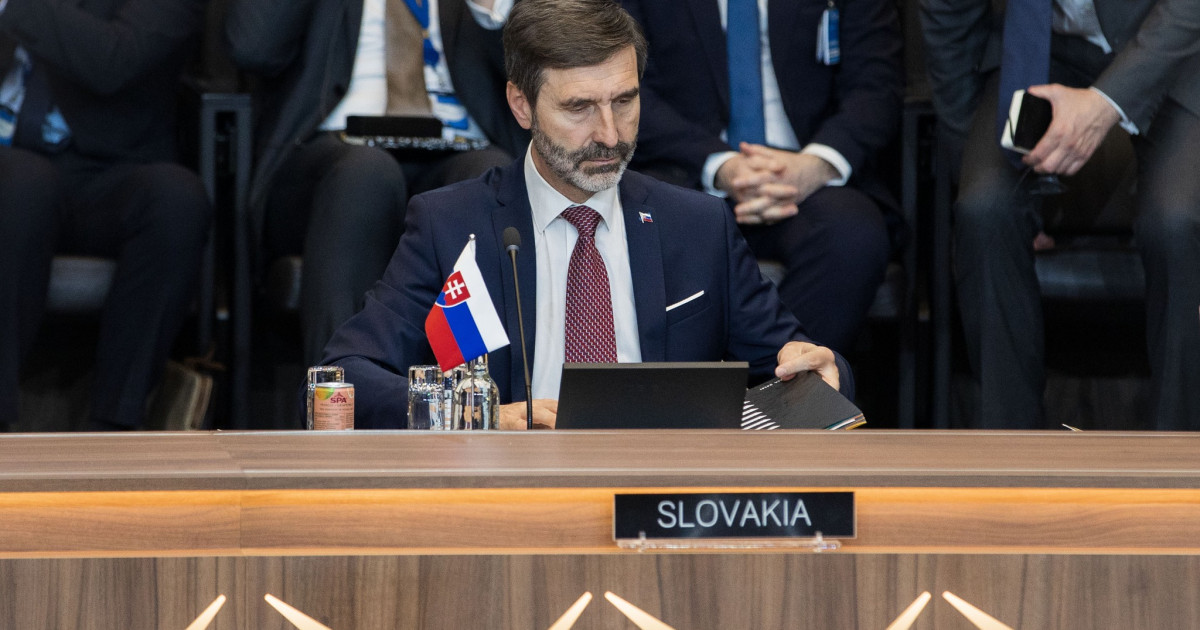 Minister Blanár zotrváva na odmietaní sankcií. Uznesenie opozície nič ...