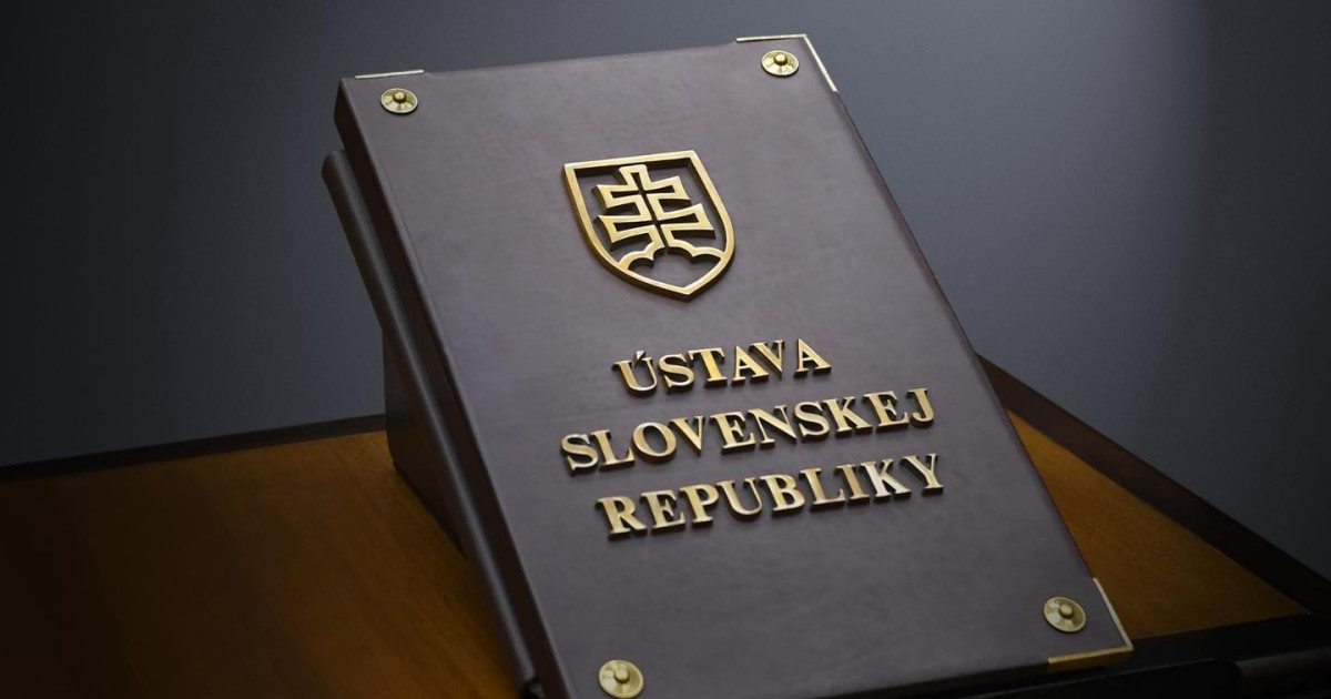 Pred 33 rokmi schválili Ústavu SR, jej prijatie sa pripomína ako štátny sviatok | Hlavný Denník