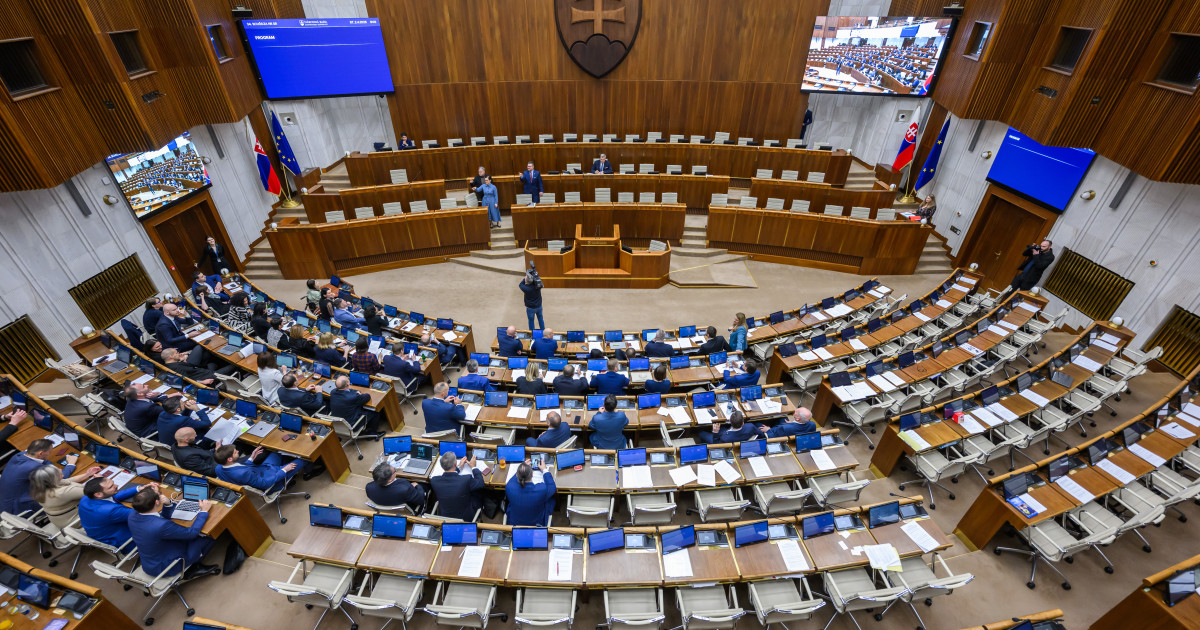 NRSR: Poslanci sa v utorok vrátia do lavíc, venovať sa majú konsolidácii | Hlavný Denník