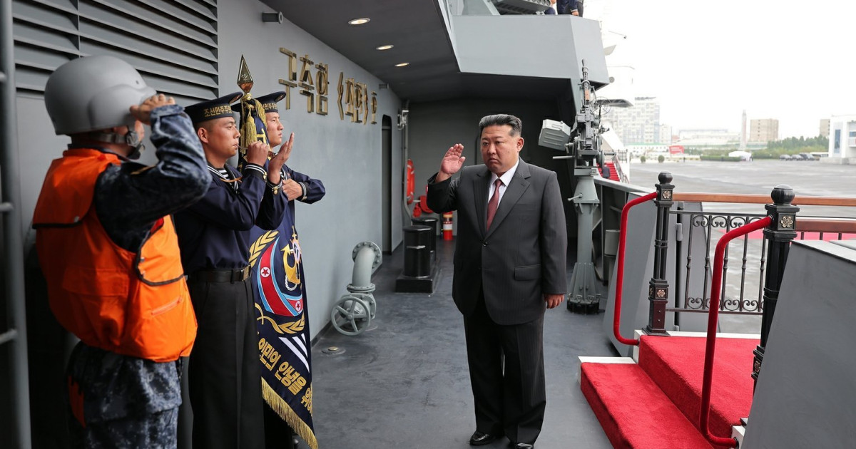 Kim Čong-un predstavil nový 5000-tonový torpédoborec Čche Hjon | Hlavný ...