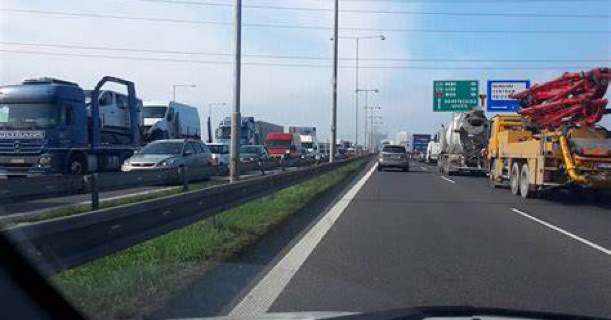 VODIČI POZOR: Premávka v Bratislave a na príjazdových komunikáciách je ... VODIČI POZOR: Premávka v Bratislave a na príjazdových komunikáciách je ...