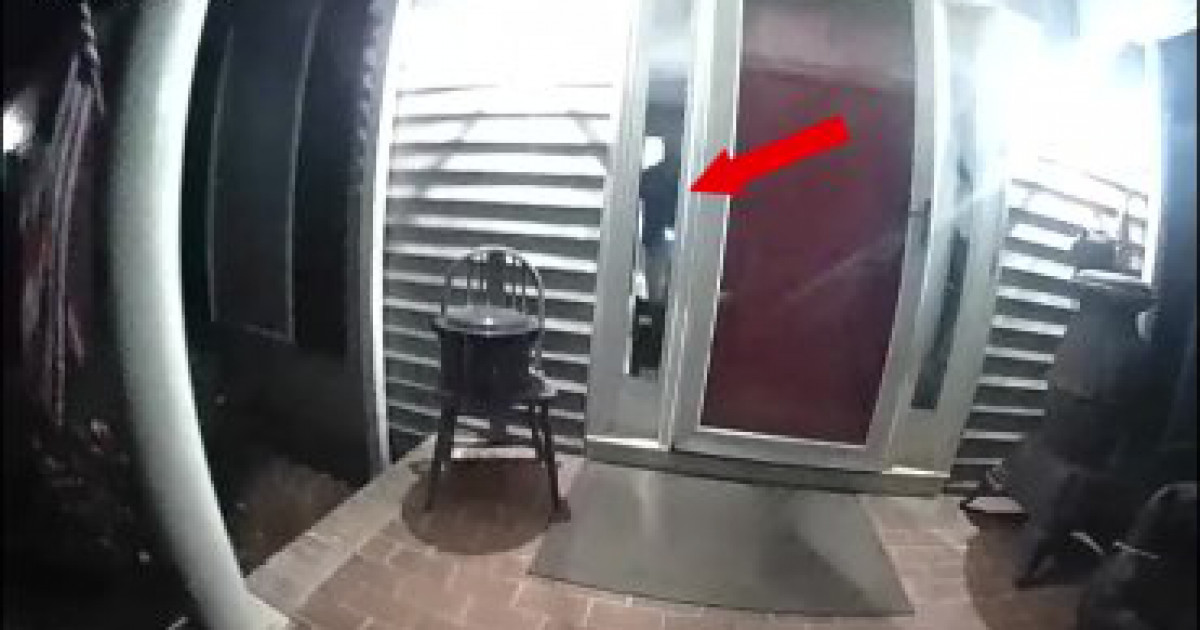 VIDEO: Záber z kamery pri ktorom vám stuhne krv v žilách! Žena sa bojí ... VIDEO: Záber z kamery pri ktorom vám stuhne krv v žilách! Žena sa bojí ...