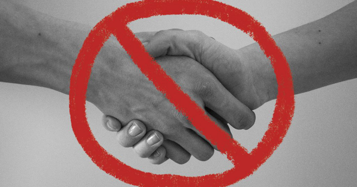 Aj od Merkelovej ruky preč, je tu koronavírus (VIDEO) | Hlavný Denník