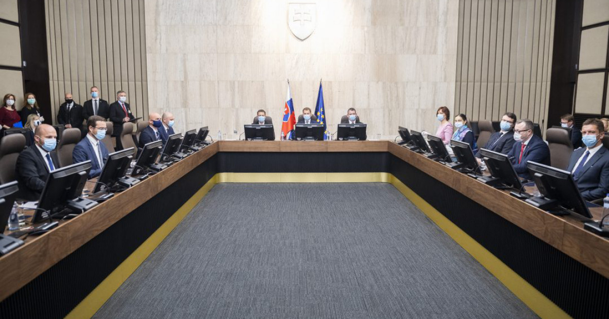 Vláda vymenovala do funkcie nových štátnych tajomníkov | Hlavný Denník