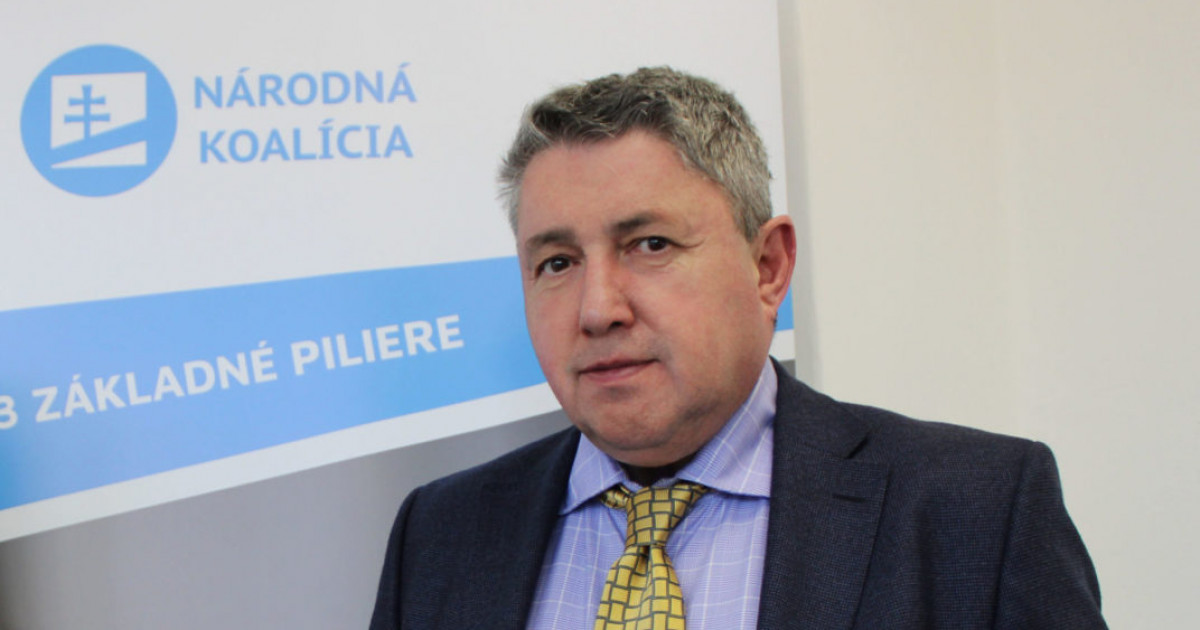 Riadi túto krajinu vláda alebo denník SME, pýta sa Peter Sokol z ...