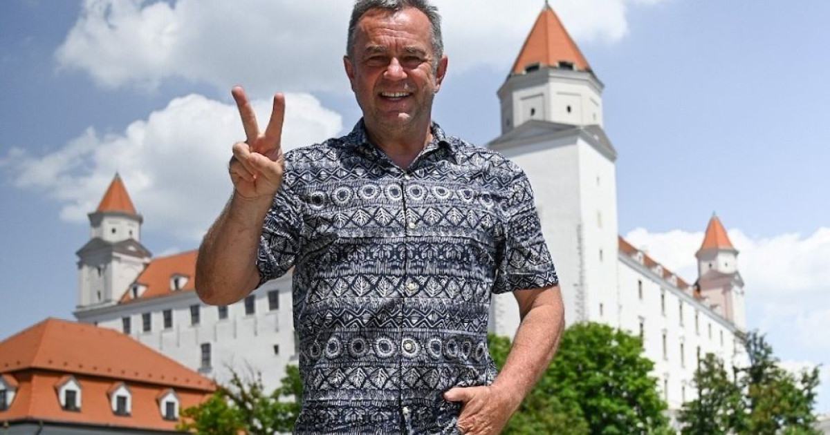 Pán poslanec sa pripravuje na leto. Kvôli novej kráske predal dva ...