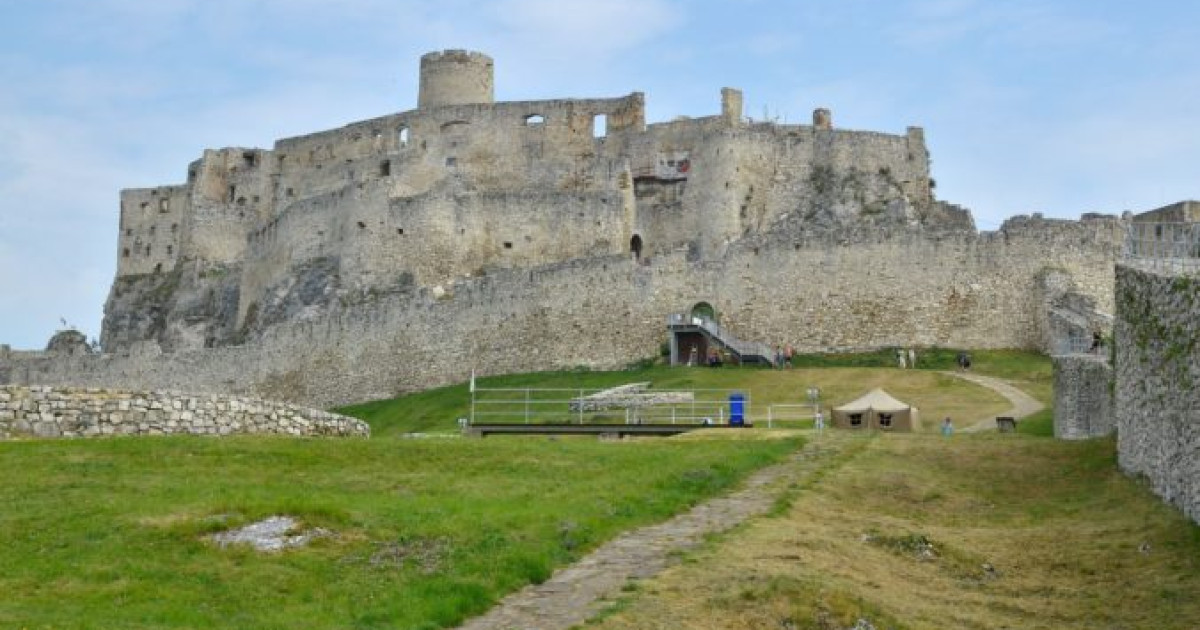 Spišský hrad a okolie sú v zozname UNESCO zapísané už 30 rokov | Hlavný ...