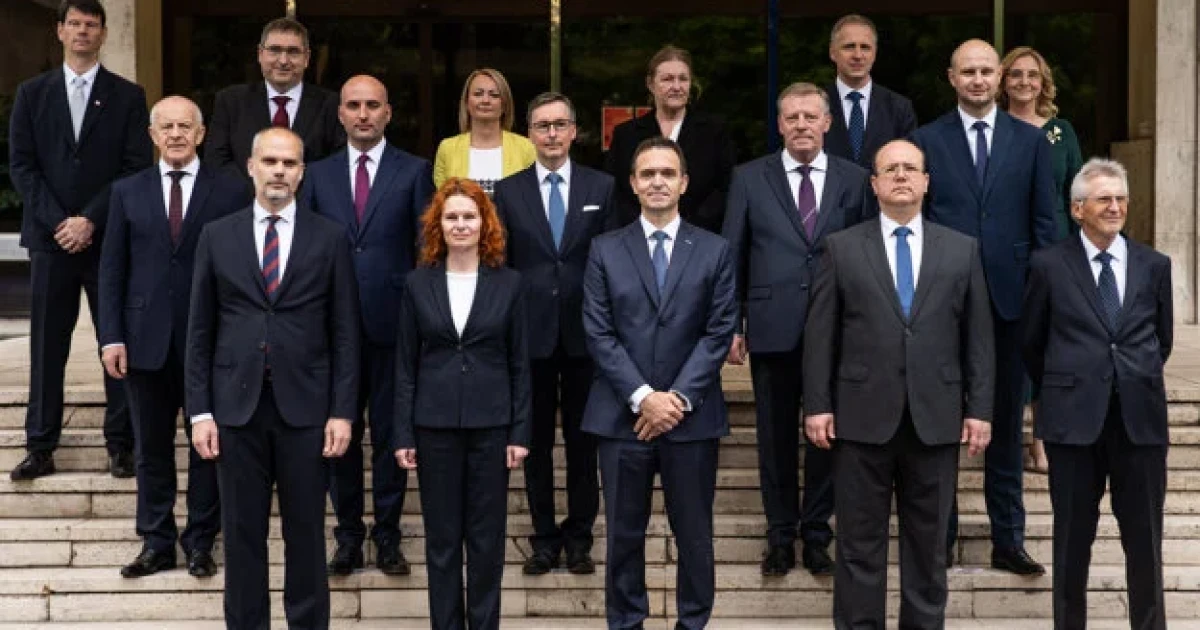 TAK TOTO JE TÁ DEMOKRACIA? Takýto škandál ešte Slovensko NEZAŽILO! | Hlavný Denník