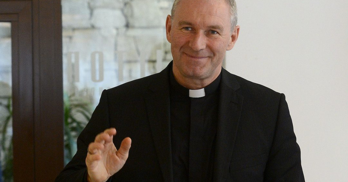 ARCIBISKUP BEZÁK tvárou kampane proti HOAXOM. Odsúdi aj útočnú ...