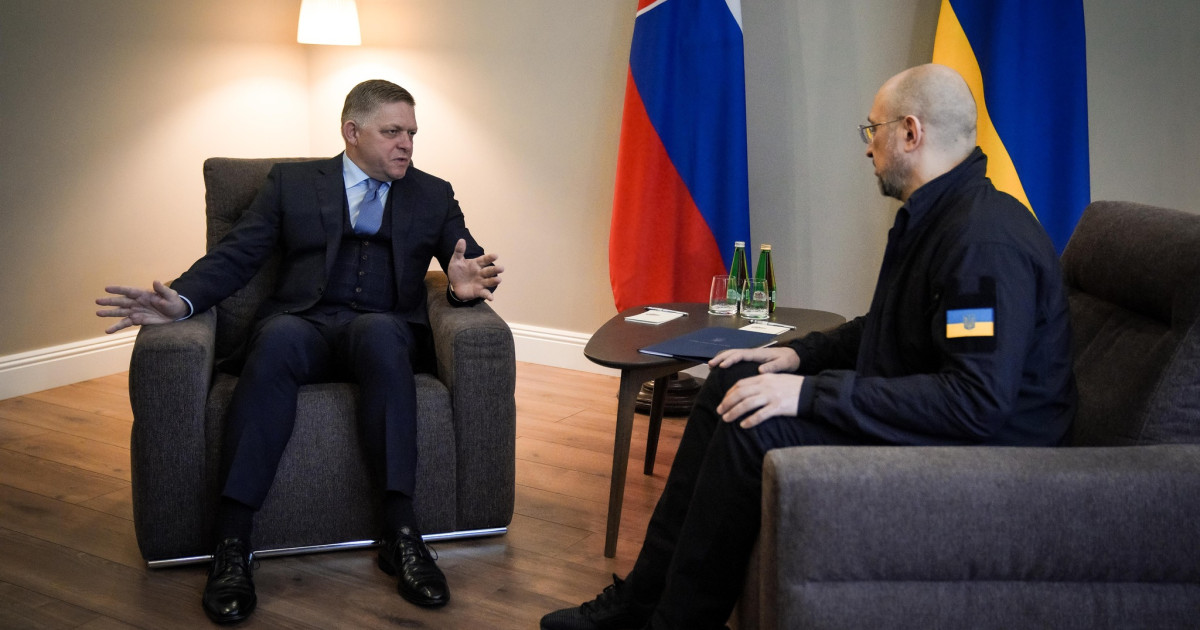 Robert Fico sa stretol s Denisom Šmyhalom. Diskusia prebehla ...
