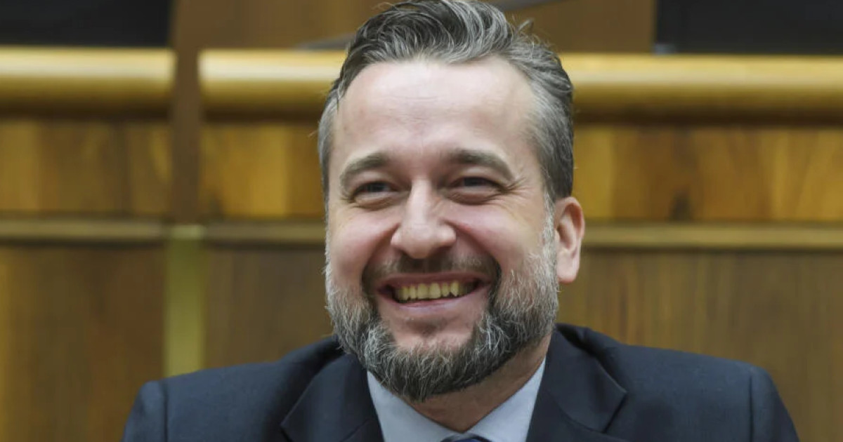 Europoslanec sa lúči s Michalom Šimečkom! BYE-BYE, MR. ŠIMEČKA | Hlavný ...